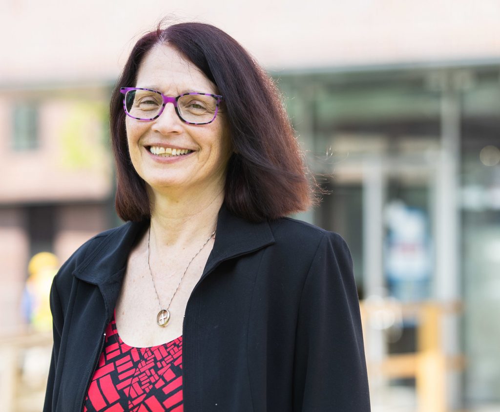 Dina Uliana Manoway ’83: A Champion for Others - Lafayette Magazine ...